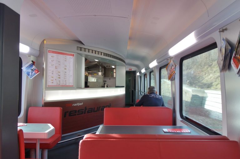 ÖBBレイルジェットの食堂車で食べられる軽食メニュー&コーヒーの味