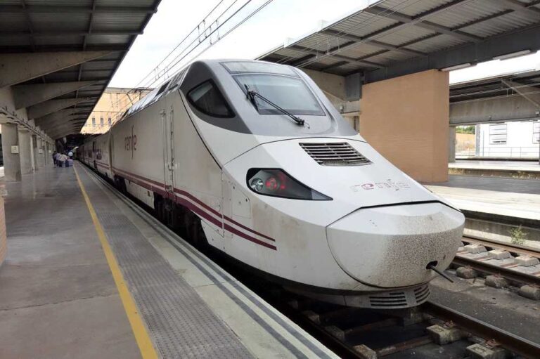 1等車なのに席が残念･･･スペイン高速鉄道「ALVIA」乗車記＆Barメニュー