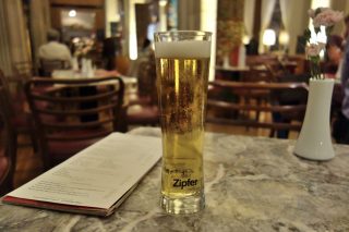 ウィーン国立オペラ座に併設のカフェ「Café Oper Wien」23時まで営業で便利！