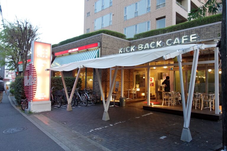 店員もマスク無し！客をコロナ扱いしない健全なカフェが超快適！KICK BACK CAFE